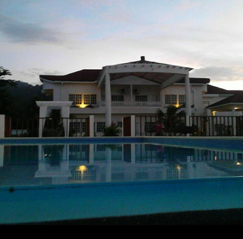 Book Sea Bell Resort Limited in Hope Bay | Hotels.com