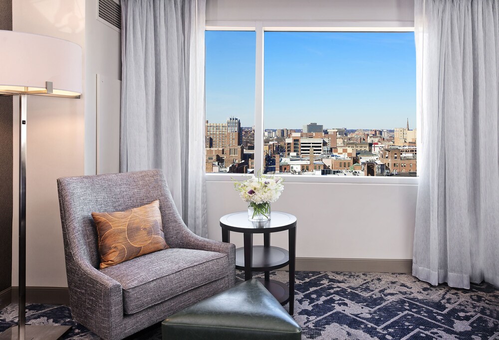 Book Hilton Baltimore Inner Harbor in Baltimore | Hotels.com