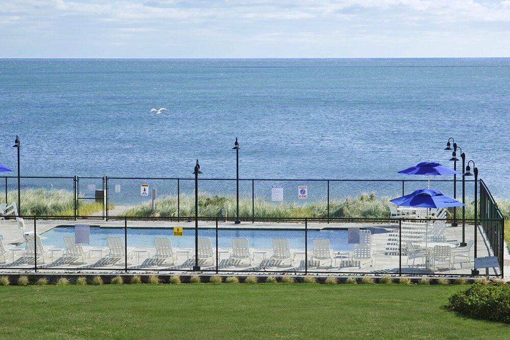 Book Ocean Mist Beach Hotel & Suites in South Yarmouth | Hotels.com