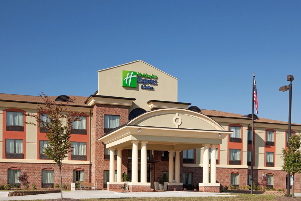 Book Holiday Inn Express & Suites Salem, an IHG Hotel in Salem | Hotels.com