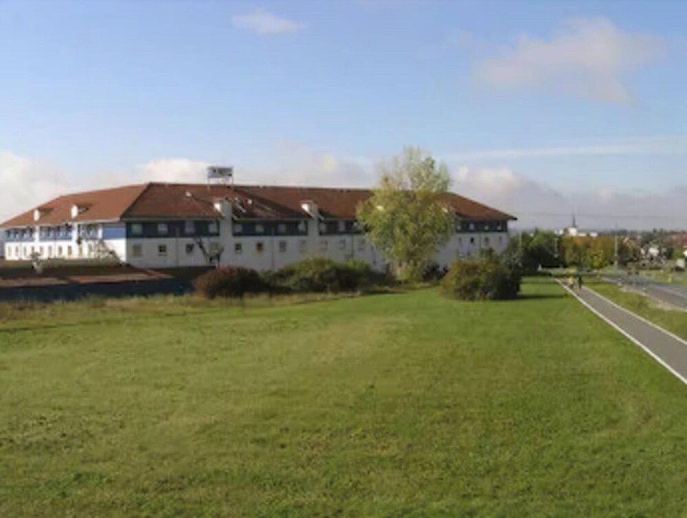 Book Center Hotel Drive Inn in Hirschaid | Hotels.com