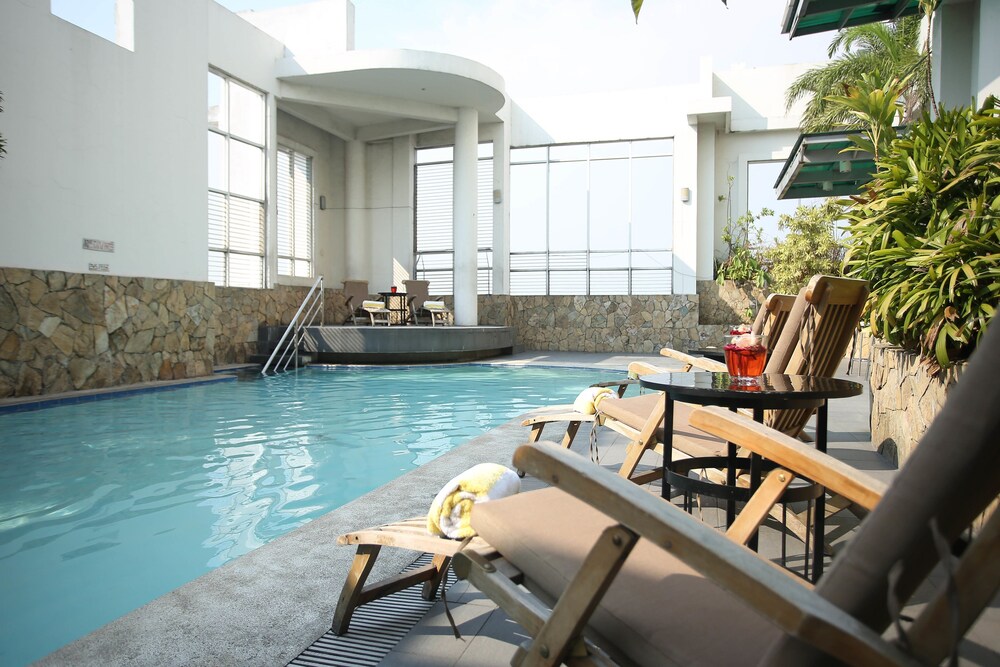 Book Lancaster Hotel Manila in Mandaluyong | Hotels.com