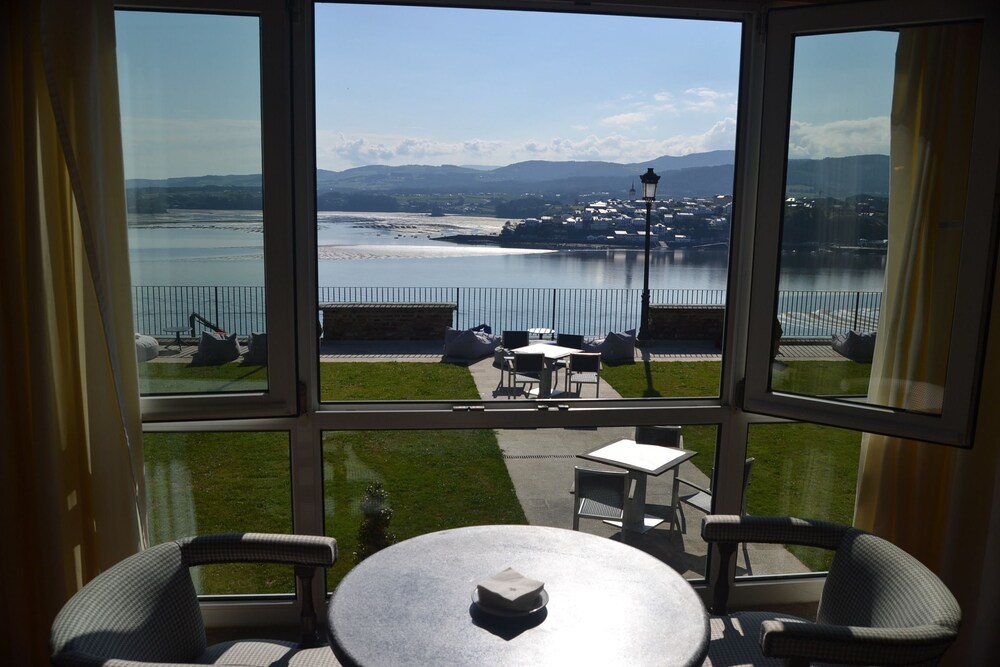 Book Parador De Ribadeo Lugo in Ribadeo | Hotels.com