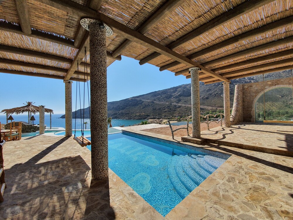 Book Calilo in Ios | Hotels.com