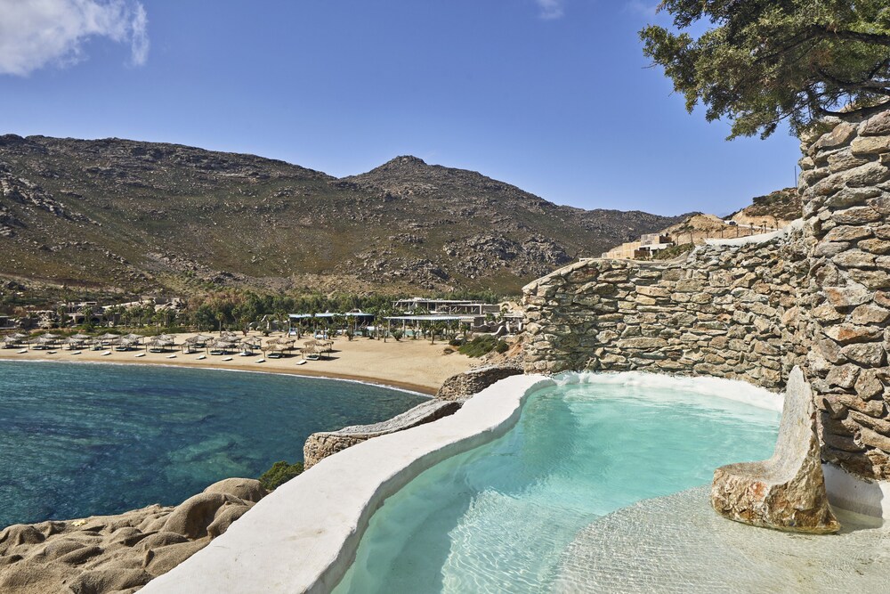 Book Calilo in Ios | Hotels.com