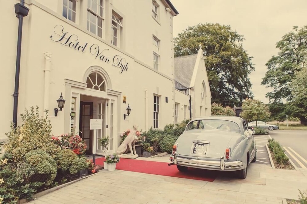 Van Dyk by Wildes, Chesterfield: Info, Photos, Reviews | Book at Hotels.com