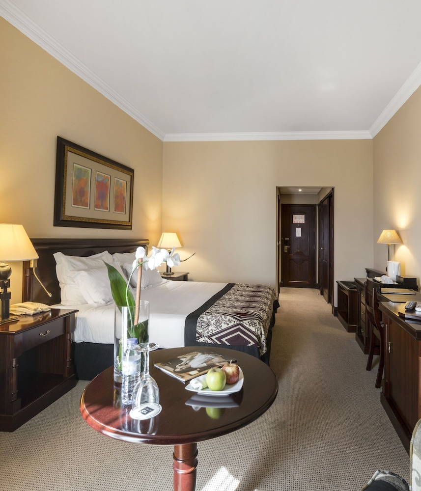 Book Hotel Alvalade in Luanda | Hotels.com