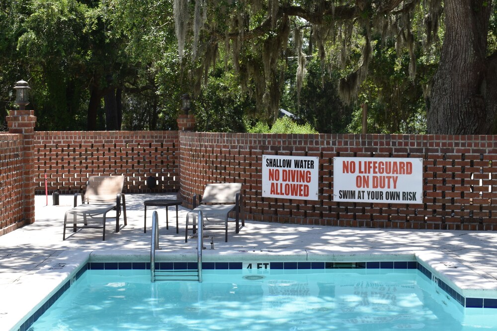 Book The Inlet Sports Lodge in Murrells Inlet | Hotels.com