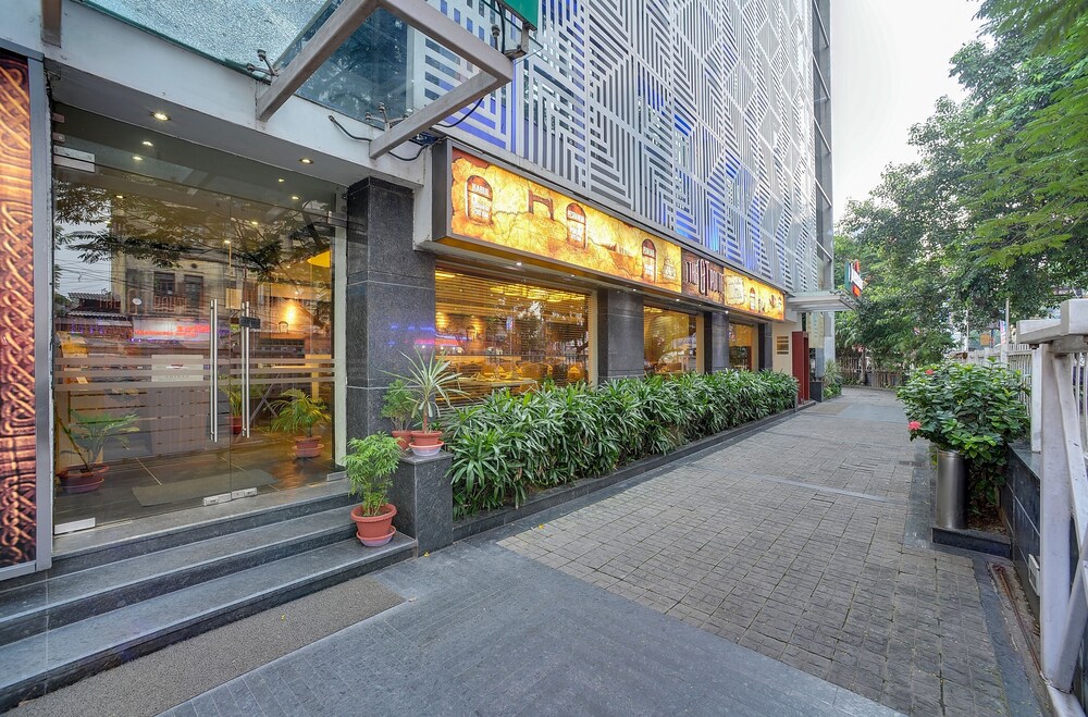 Siamton Inn, Kolkata: Info, Photos, Reviews | Book at Hotels.com