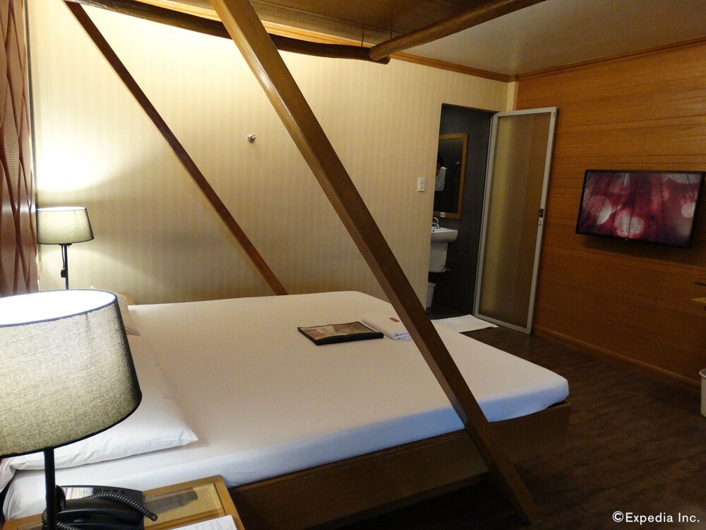 Book Victoria Court Cuneta in Pasay | Hotels.com