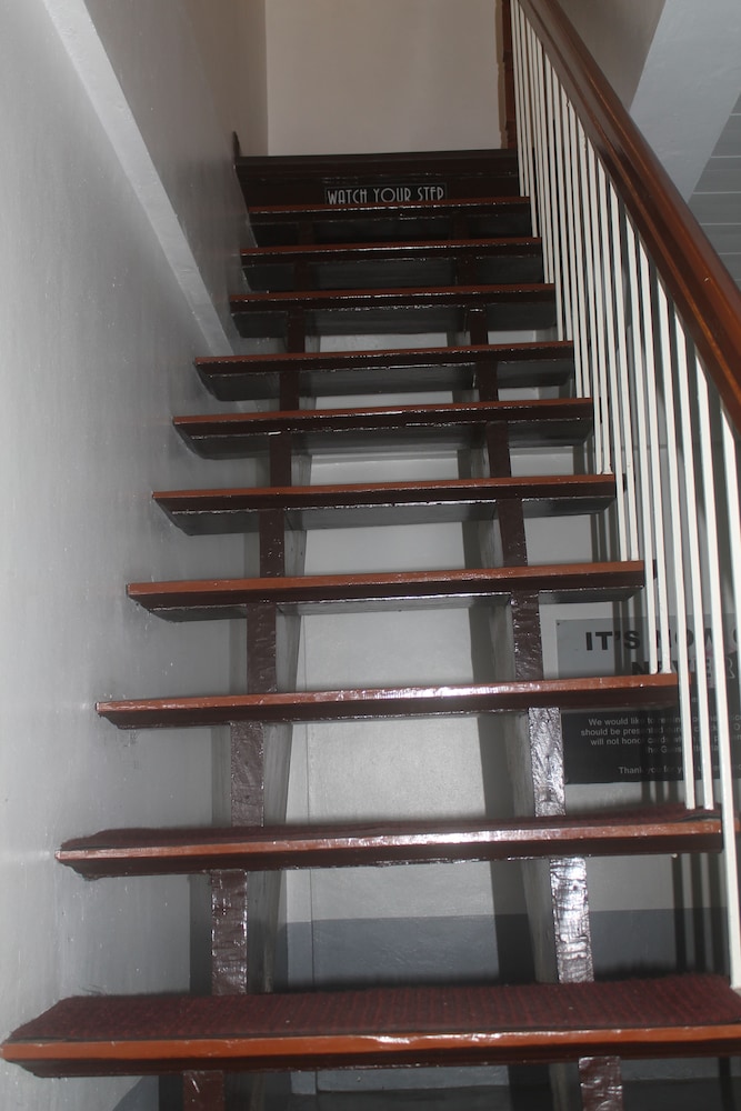 Book Victoria Court Gil Puyat in Pasay | Hotels.com