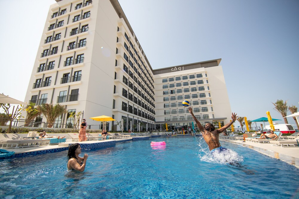 Book Rove La Mer Beach in Dubai | Hotels.com