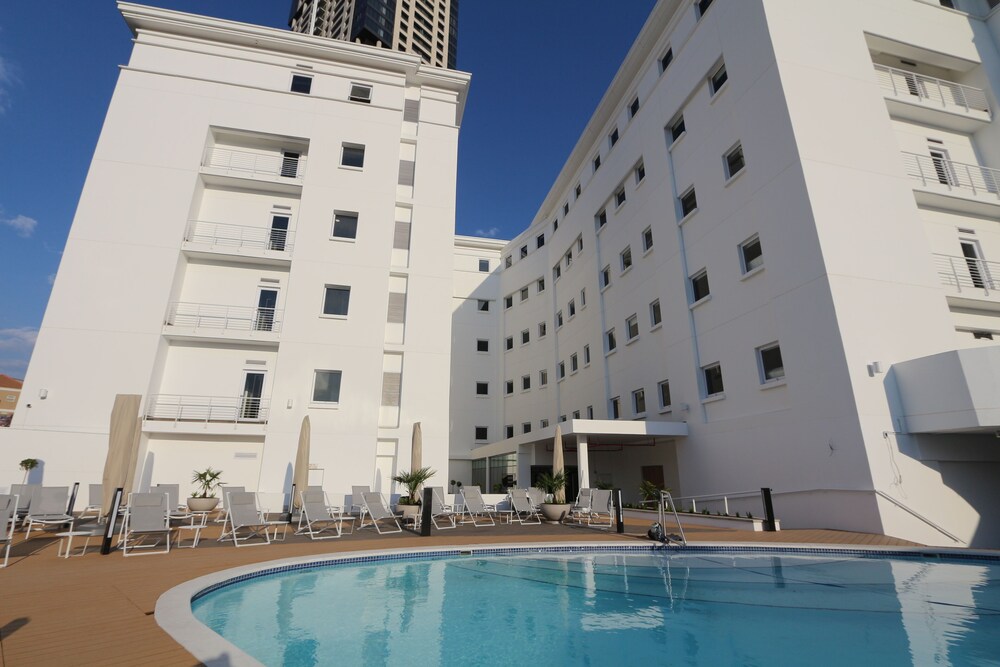 Hotel Sky Sandton, Sandton | Book at Hotels.com