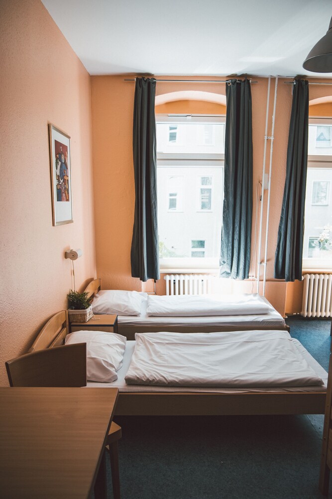 Happy Hotel Berlin, Berlin: Info, Photos, Reviews | Book at Hotels.com