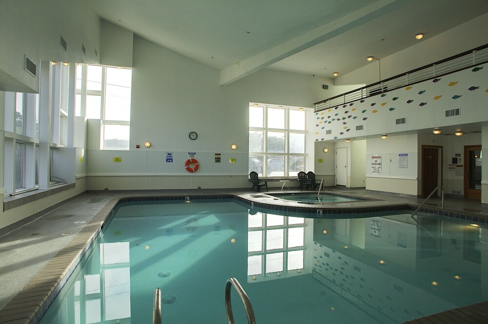 Book Hallmark Resort - Newport in Newport | Hotels.com