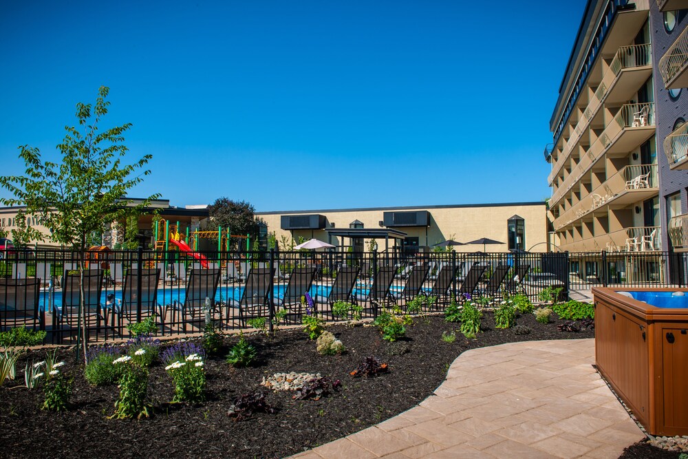 Book Hôtel Castel in Granby | Hotels.com