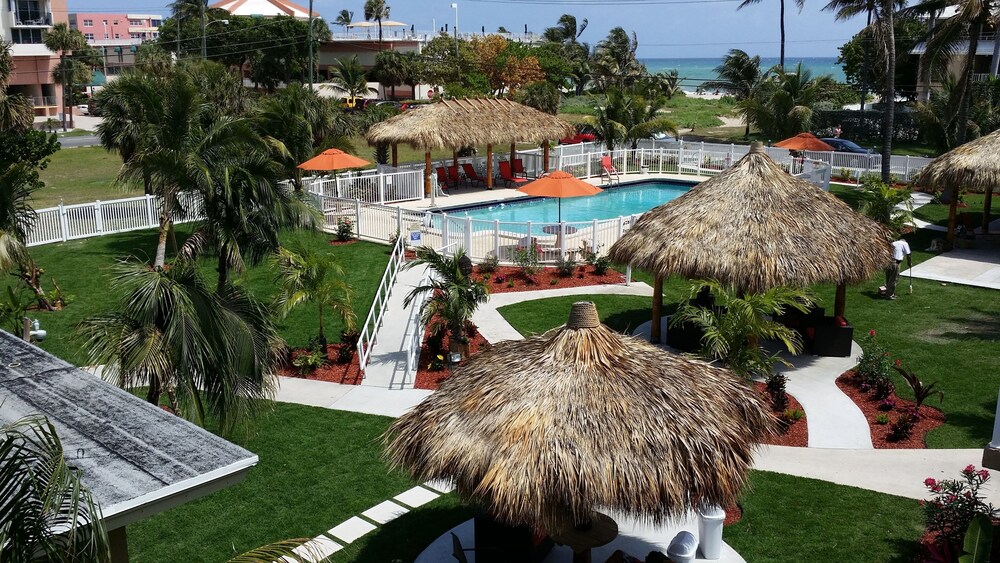 Book Oceans Beach Resort in Pompano Beach | Hotels.com