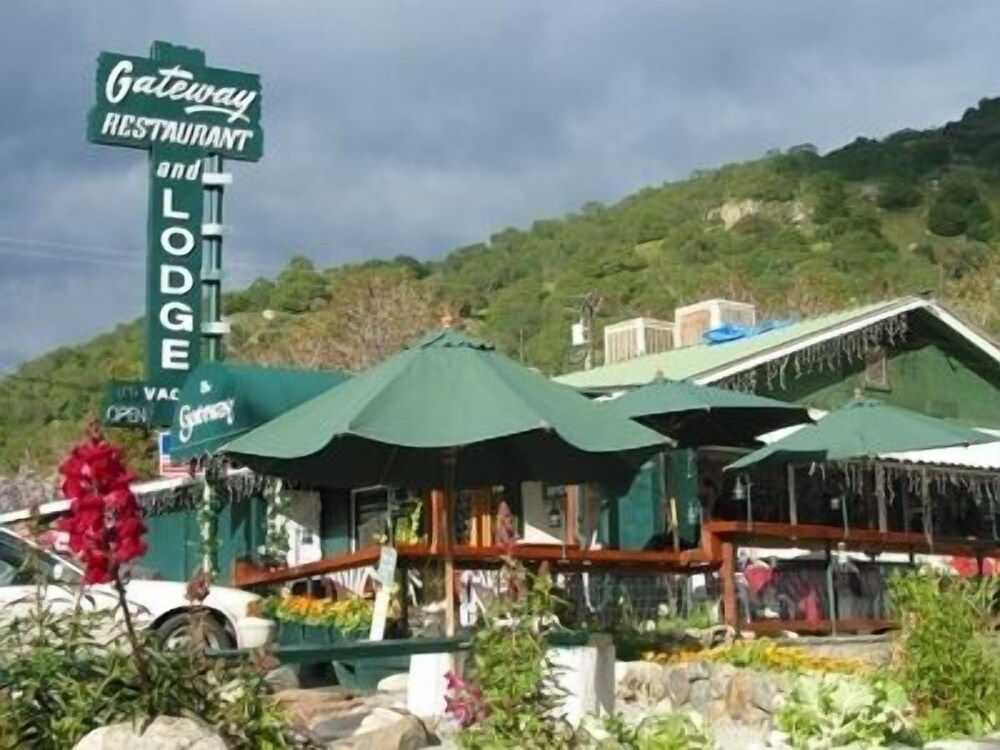 The Gateway Restaurant & Lodge (Three Rivers, California) : Hoteles en ...