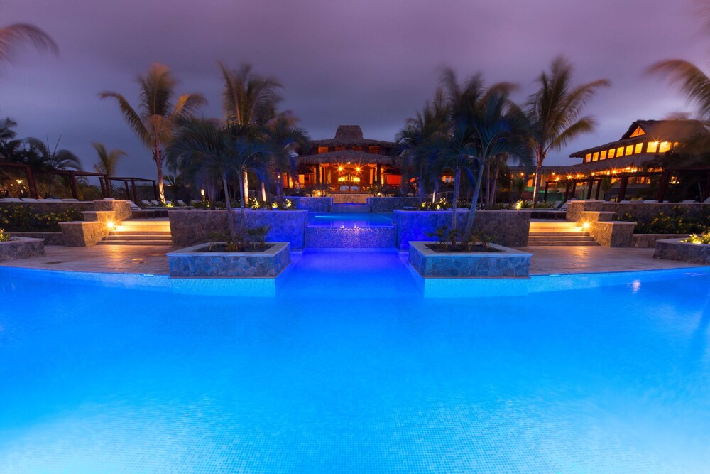 Book Indura Beach & Golf Resort, Curio Collection by Hilton in Tela ...