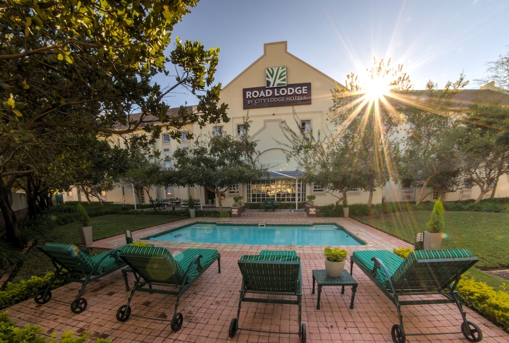 Road Lodge Rustenburg in Rustenburg – Book on Hotels.com